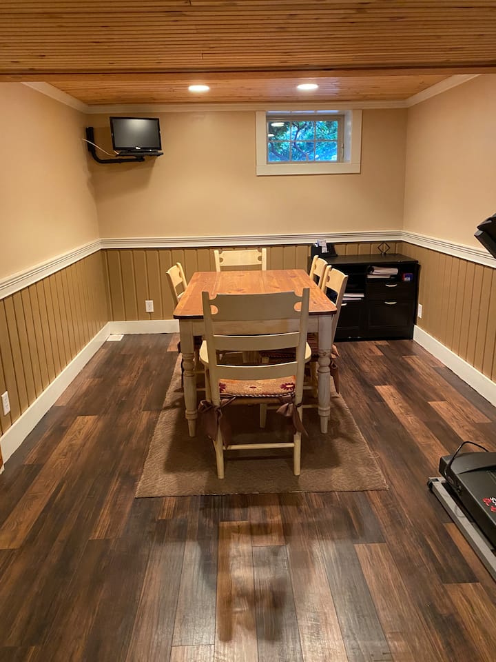 Private Basement/studio - Basalt, ID