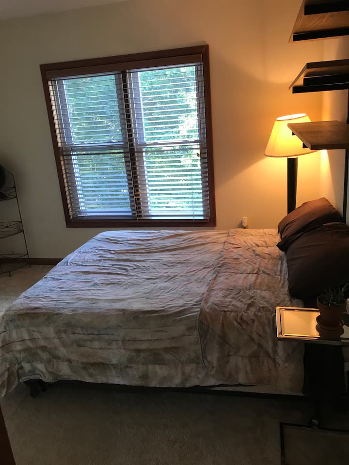 Private Bedroom In A Spacious Townhome - Ithaca, NY