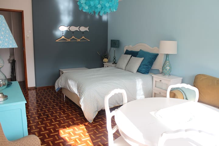 Entre Campos: Big & Central 4 Bedroom Apt - Loures