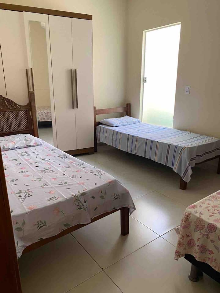 Suíte Exclusiva 3 Camas Solteiro + 1 Auxiliar X - Belo Horizonte