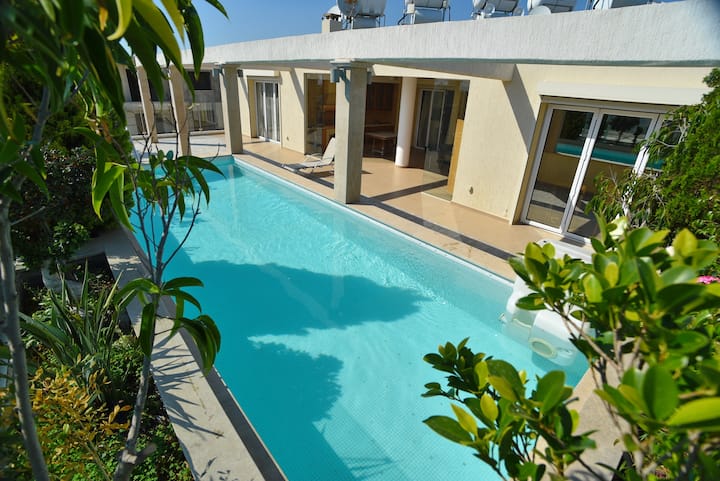 Huge Penthouse In Paphos With Private Roof Pool - Paphos