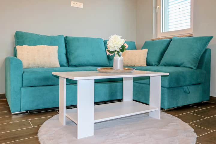 2br W/large Private Balcony-perfect For Relaxing! - Nin