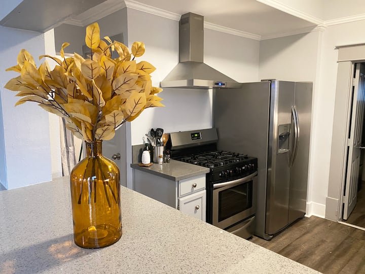 Charming 1930s Arts District Bungalow Near Heights - Houston