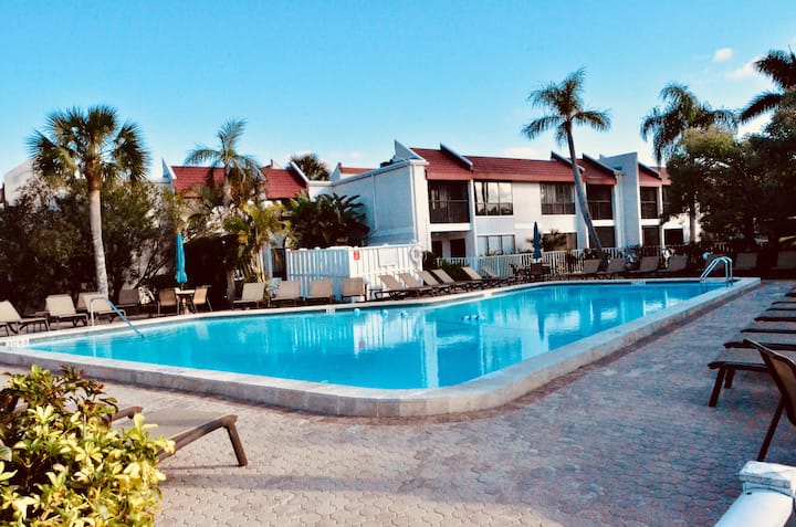 2 Bdr, 2 Bath,fully Loaded Condo, Largest Pool-182 - Anna Maria Island, FL