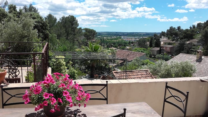 Villa Sur Les Hauteurs De Nîmes Avec Piscine - Nîmes
