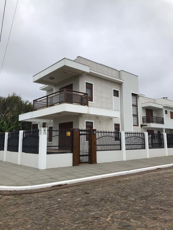 Casa Da Praia Com Piscina, Em Itapeva, Torres. - Torres