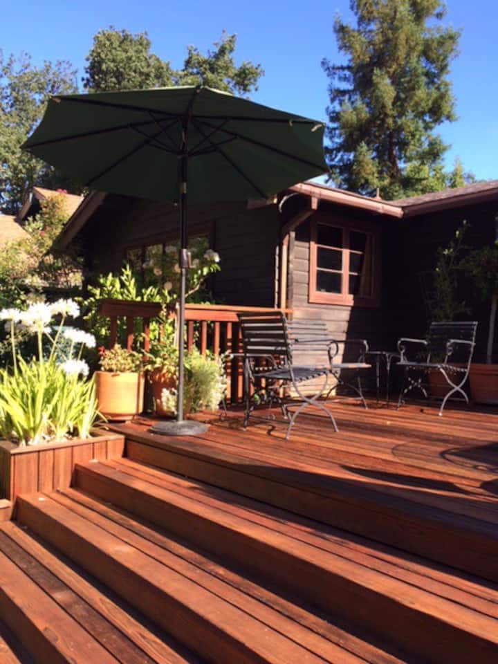 Unique, Cozy & Authentic Log Home (Log Cabin) - Larkspur, CA