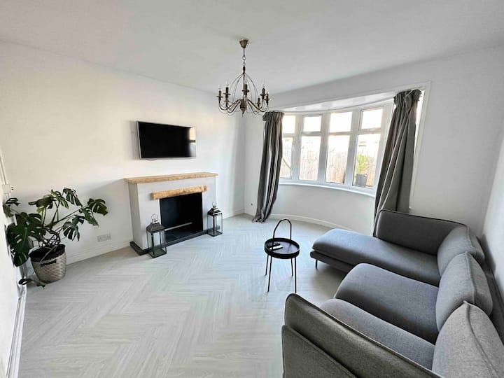 1 Bedroom Flat(private Attached Annex)with Parking - Weston