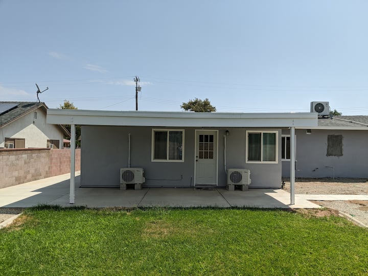 Entire Guesthome With Own Bath/kitchen/2 Bedroom - Lancaster, CA