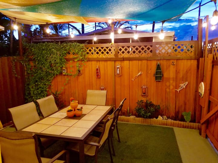 Hollywood Vacation Cottage - Hollywood, FL