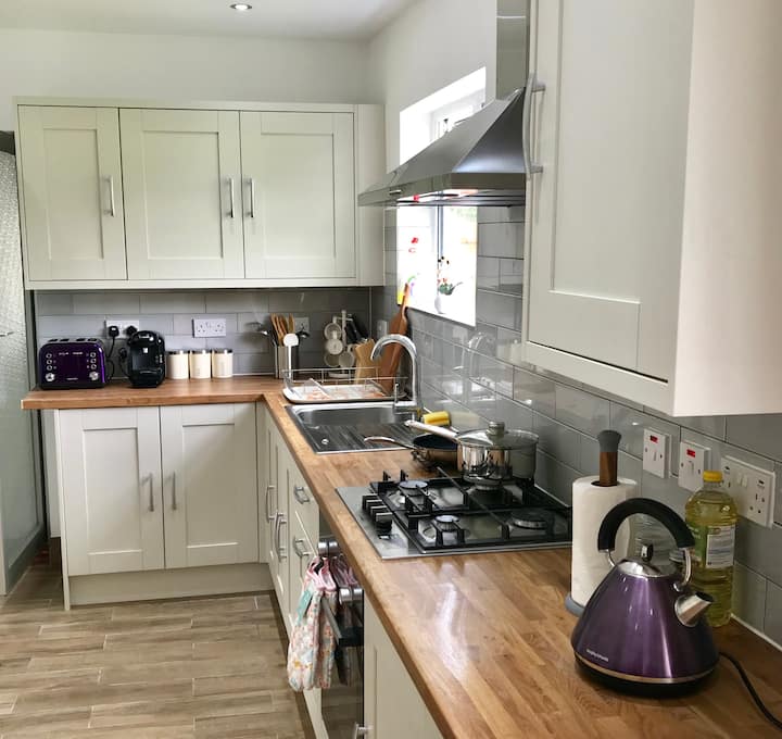 The Woodfarm Lodge - 3 Bedroom House With Parking - Oxford