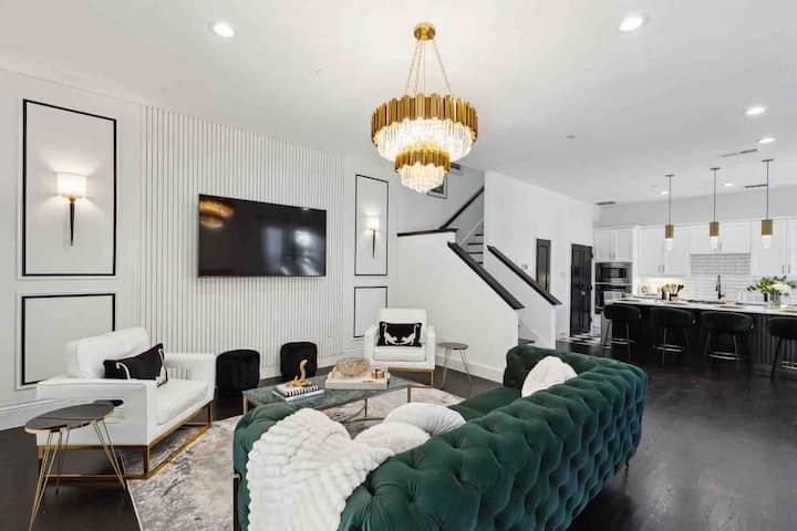 Uptown Dallas French Chateau - Dallas, TX