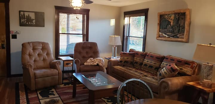 Black Bear Country Cabin - Sevierville, TN