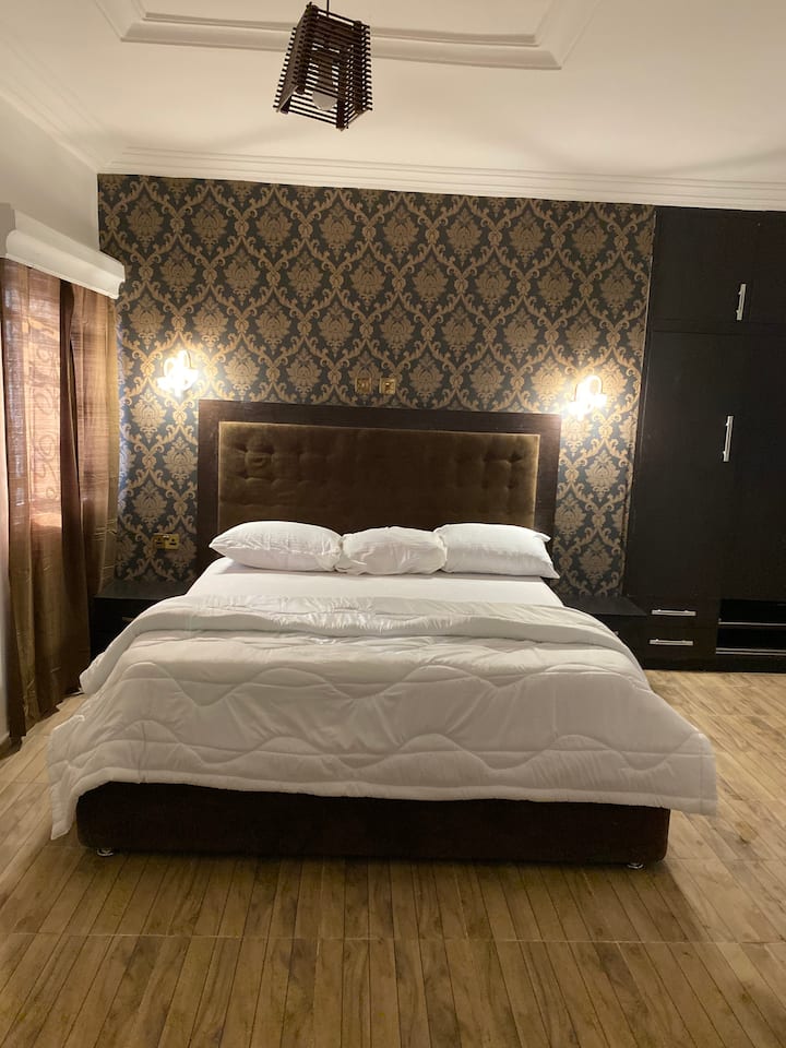 Besbrea Homestays Is Well Furnished - Benin City