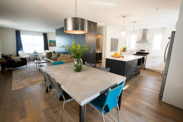 Modern Home By Halifax's Historic Hydrostone - Halifax, NS, Canadá
