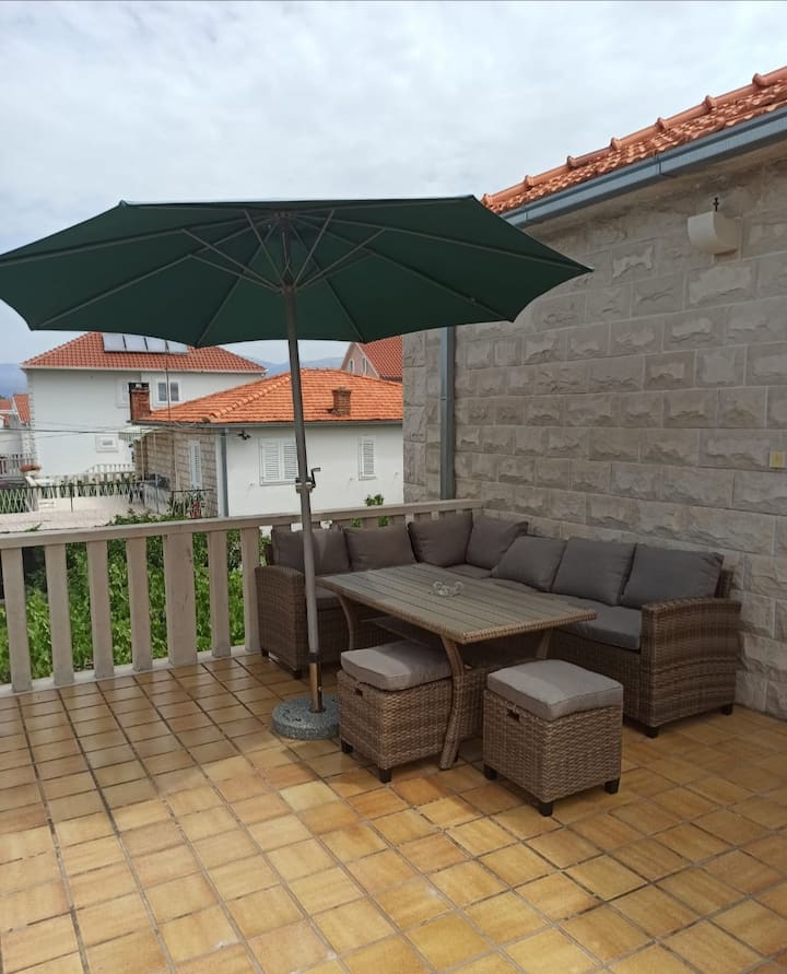 Apartment Tepic For 8 - Brač
