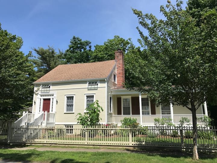 The Captain's House - 1830's Charm - Riverhead