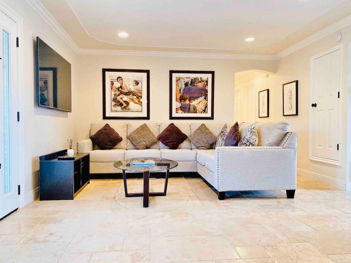 Beautiful Modern House In The Heart Of Simi Valley - Simi Valley, CA