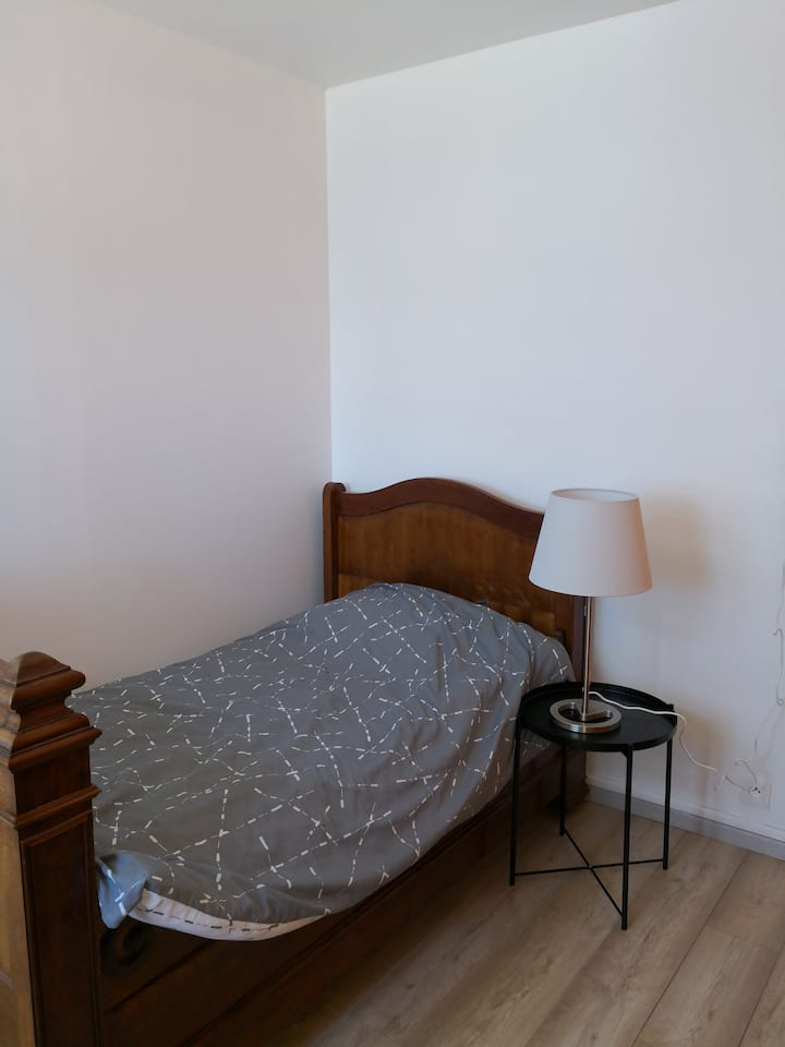 Chambre Dans Une Colocation De 4 Chambres. - Écully