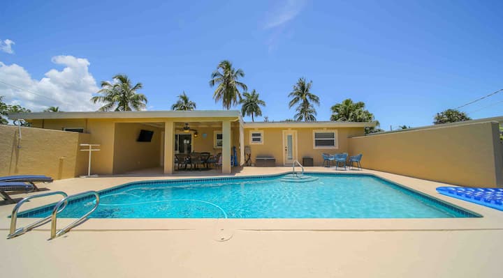 Sunny 4-bedroom Home With Pool - Naples, FL