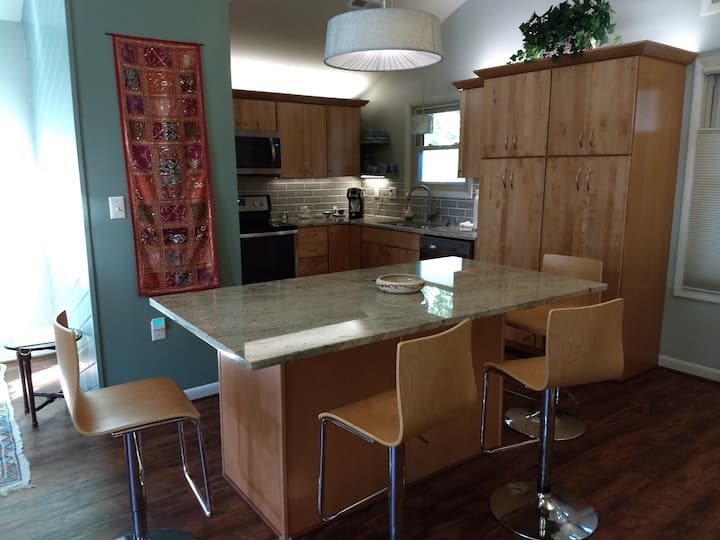 •Quiet, Convenient To Hanes Mall & Forsyth Med Ctr - Winston-Salem, NC