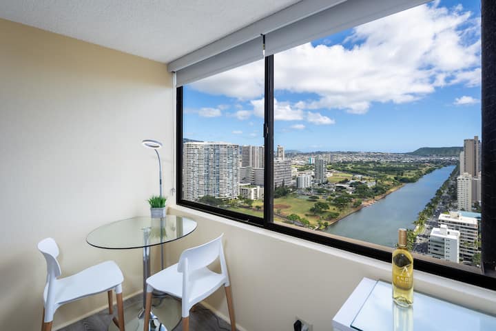 *Waikiki Views-new Quiet Ac* - O‘ahu, HI
