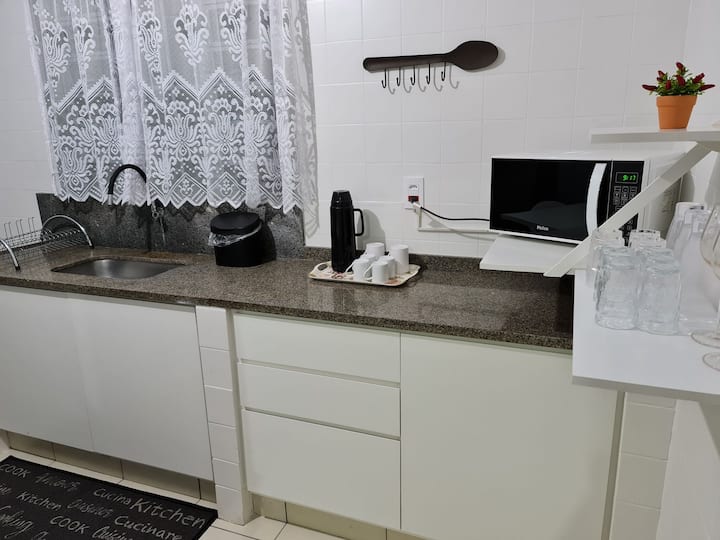 1 Apto Confortável, Espaçoso, Equipado Prox Centro - Maringá