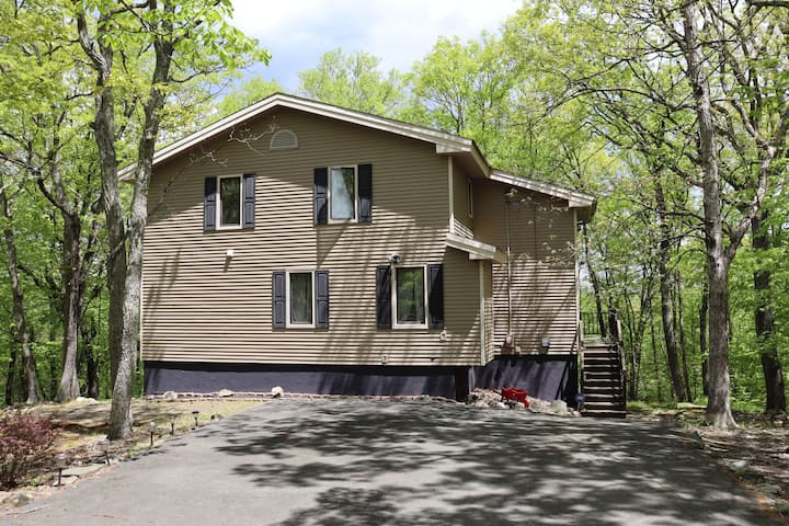 Cozy Retreat In The Poconos Mountains - Bushkill, PA