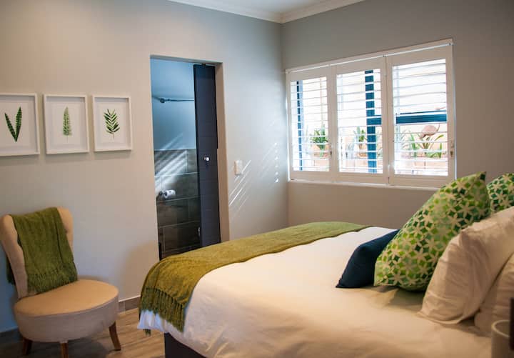The Olive Cottage Is Open | Somerset West - Raithby