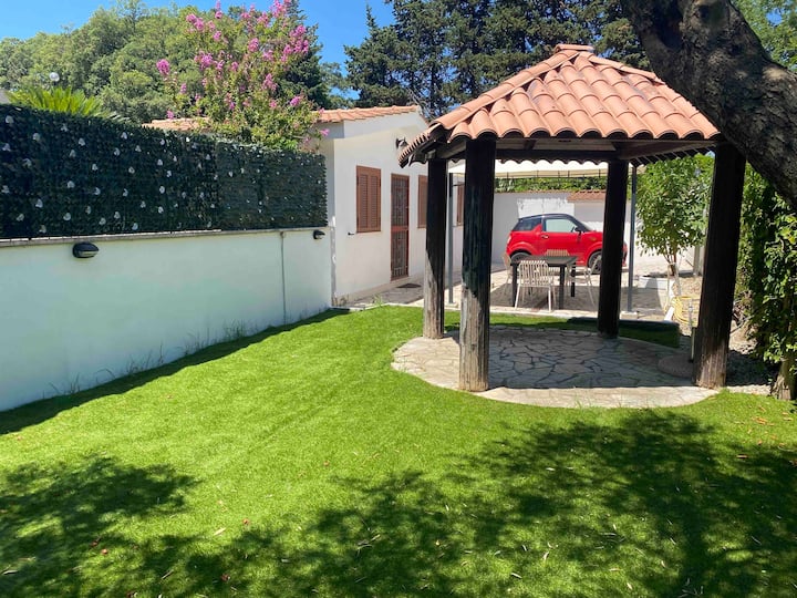 Villetta A San Felice Circeo A 3 Km Dal Mare (Saporetti) Tutta Su 1 Piano Con 3 Stanze, 2 Bagni Più Angolo Cucina E Soggiorno Più Giardino E Posto Auto Esterno - San Felice Circeo