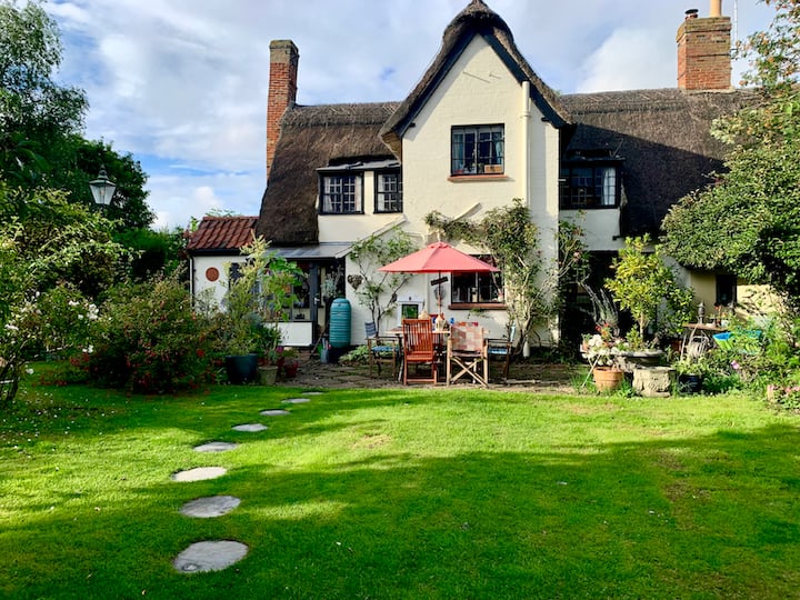 Grade Ii Listed Cottage , Large Garden & Parking - Saffron Walden