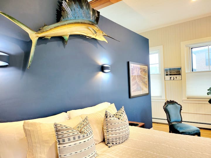 Urban Artist Loft | 1/1 With Parking | - Providence, RI