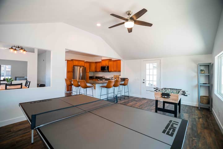 Ping Pong, Games, Bunk Beds, Lounge Central Sd - San Diego, CA