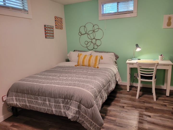 Basemint Room & Bathroom- Cozy, Close To Hospitals - Springfield, MO