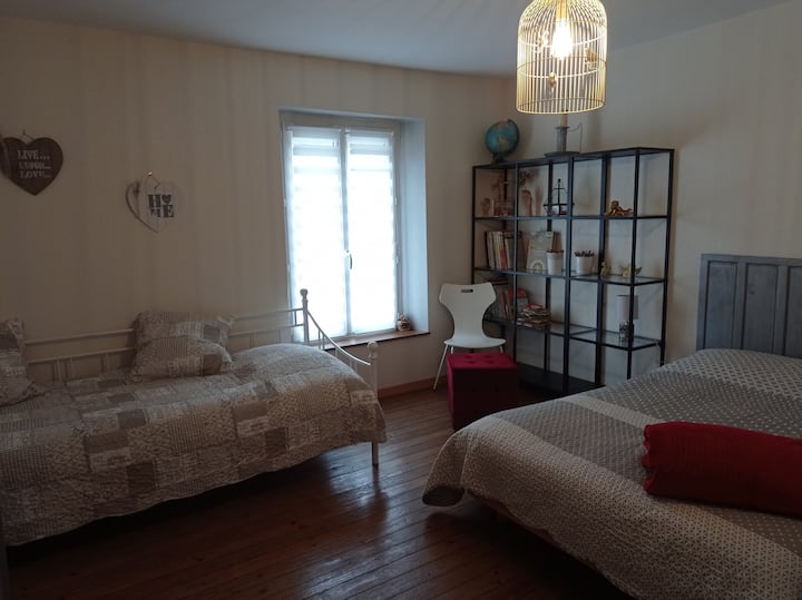 Un Petit Coin De Paradis Avec 2 Grandes Chambres - Cholet