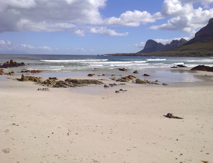 Seabreak Cottage - Charming Seaside Getaway! - Pringle Bay