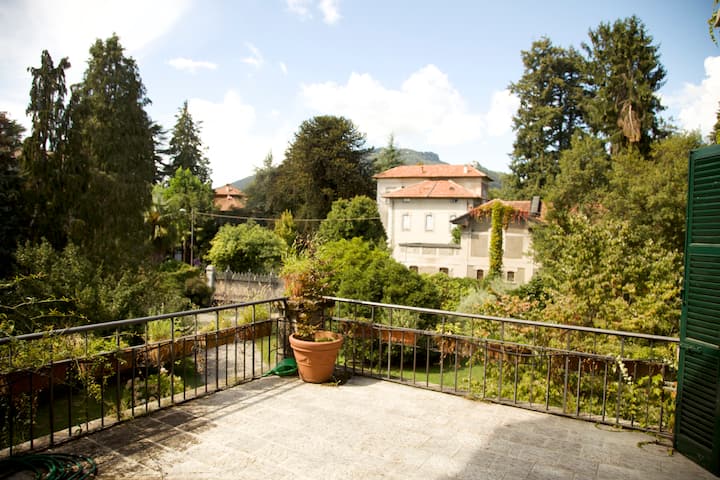 Big Room With Bathroom In Liberty Villa - Varese