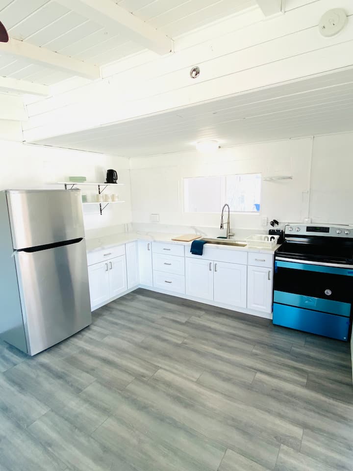 Spacious Remodeled Private Studio & Entrance - Apple Valley, CA