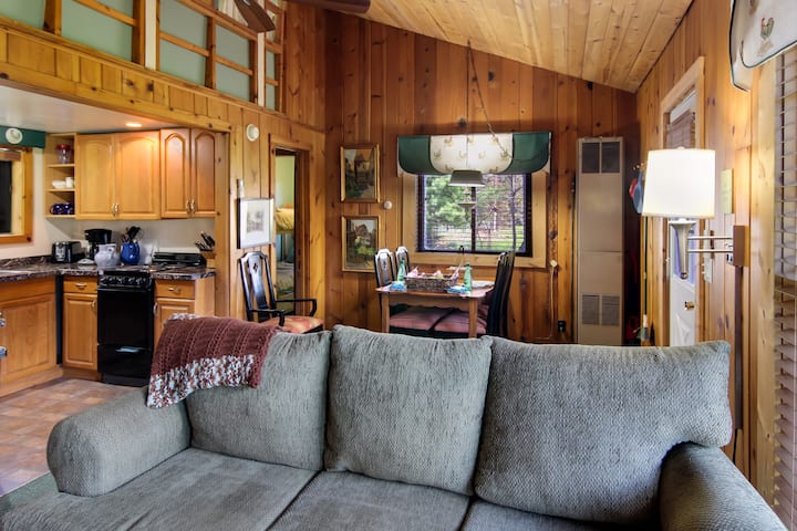 Dean's Cottage - Glen Arbor Bed And Breakfast - Glen Arbor, MI