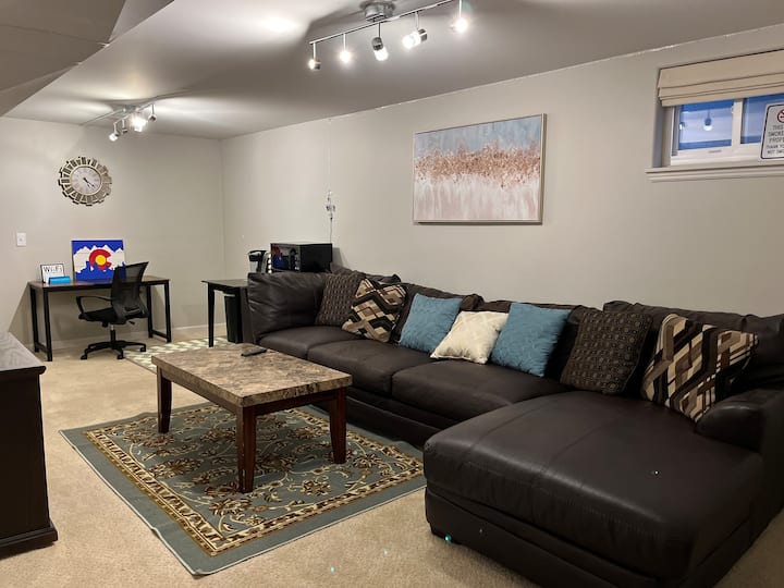 Entire Walkout Basement Near Shopping And Dining - Thornton, CO