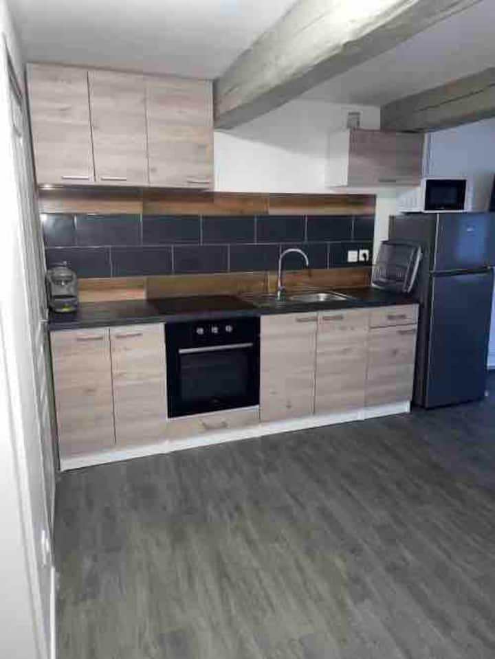 Superbe Studio Avec Parking Gratuit Sur Place - Beauraing