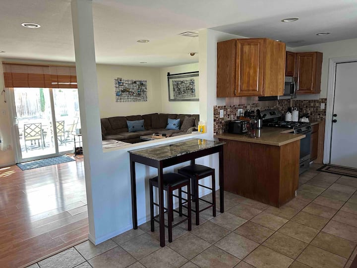 Coast, Mountain & Country! Safe,clean & Convenient - Simi Valley, CA