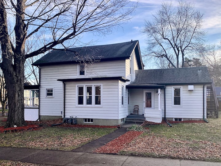 Private Charming Old West Side Bedrooms - Ann Arbor, MI