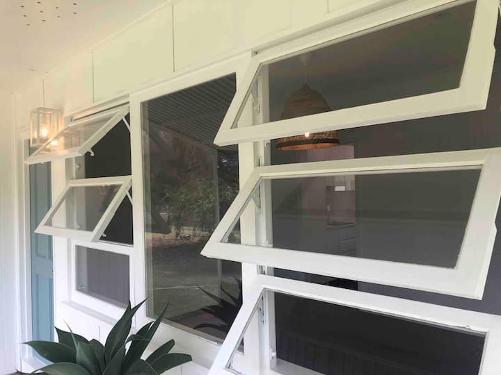 Centrally Located "Bargara Beach Cottage" - Bargara