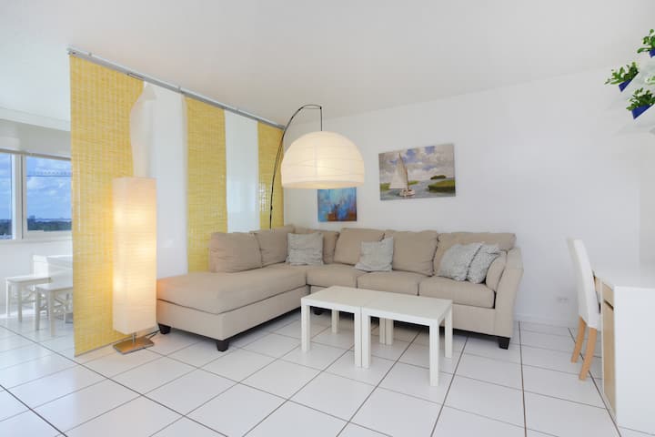 Oceanfront South Beach Studio - Miami Beach, FL