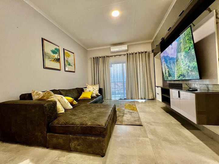 Cozy 2br Deelops Apt 304 In Sarona City | Pool - Gaborone