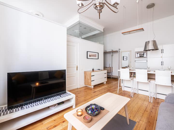 Design Meets Comfort - Prestigious City Center Apartment - Riga