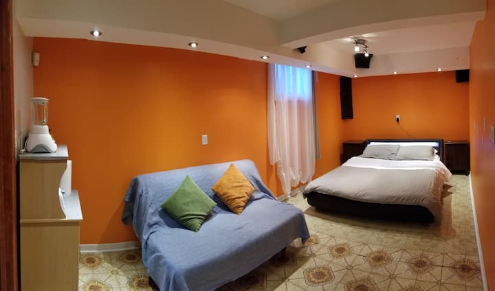 Basement Loft, Smart Tv, Piano, Nature - Laval