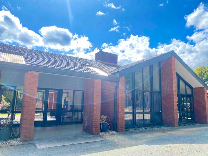 Cottage With Private Yarra Riverside Bathhouse - Warburton