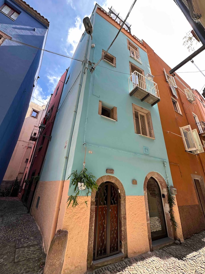 La Torretta Color Cielo E Mare - Bosa